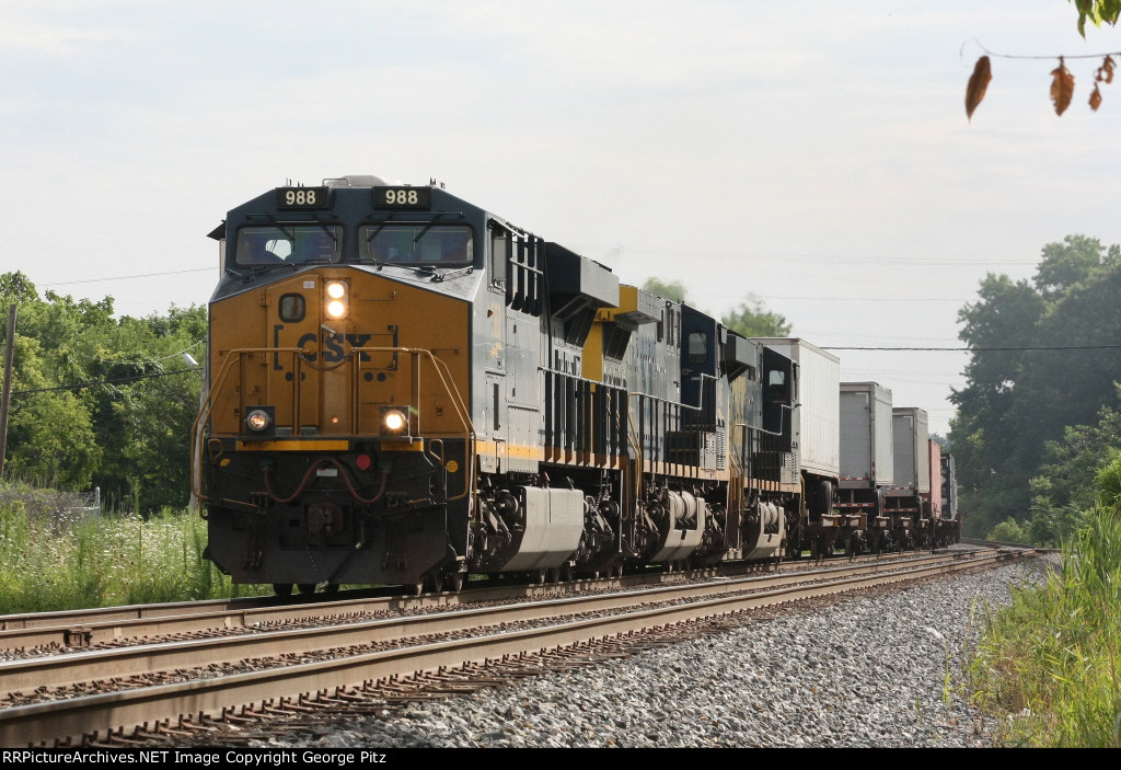 CSX 988 and train L031